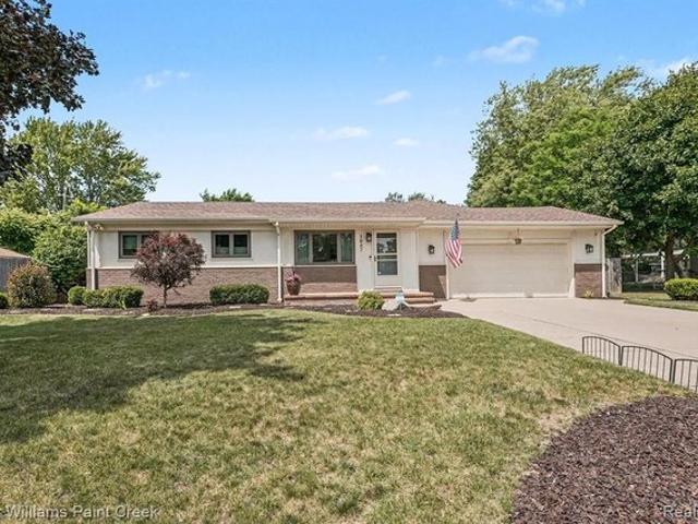 1087 Collingwood Dr, Rochester Hills, MI 48307