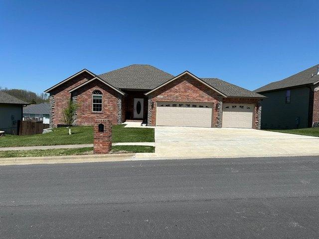 1087 E Daisy Falls Dr, Nixa, MO 65714