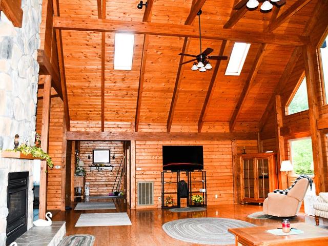 1087 Greenhouse Circle