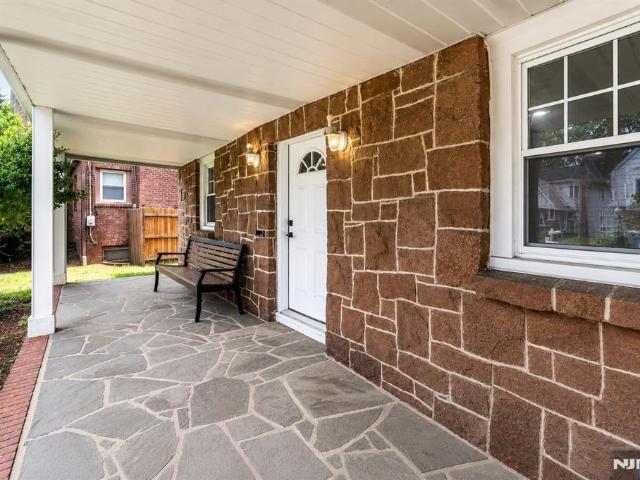 1087 Lambert Road
