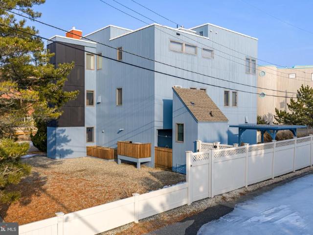 1087 Long Beach