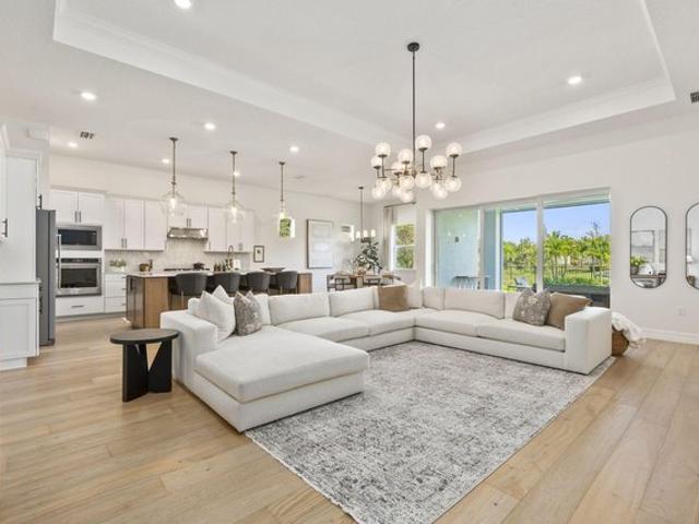 10888 Stellar Cir, Palm Beach Gardens, FL 33412