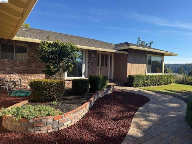 1088 Country Club Dr