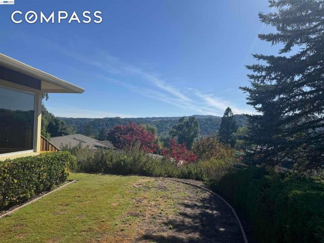 1088 Country Club Dr, Moraga, CA
