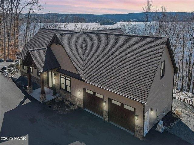 1088 Lake Shore Dr, Lake Ariel, PA 18436