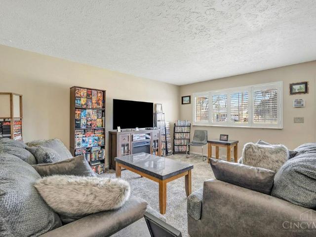 1088 Pinehollow Lane
