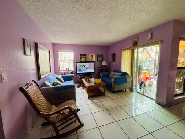 10893 NW 7th St #13 27, Miami, FL 33172