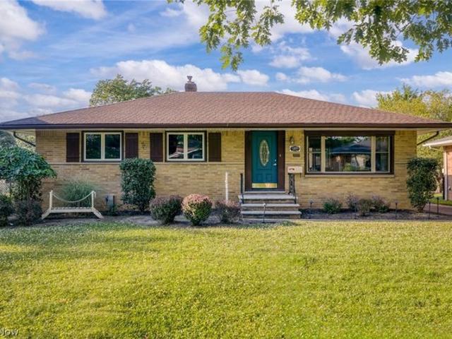 10890 Tiffany Ln, Parma Heights, OH 44130
