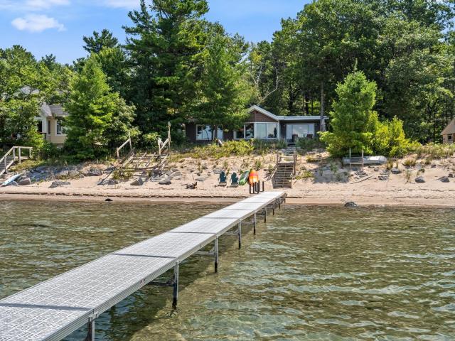 10892 Lakeshore Road