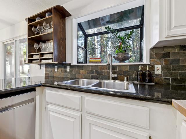 10895 Jeffery Pine Rd, Truckee, CA 96161 | MLS #20261