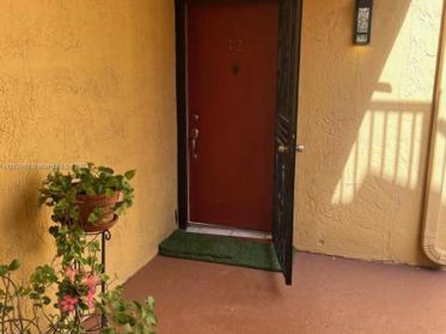 10895 NW 7th St #12 28, Miami, FL 33172