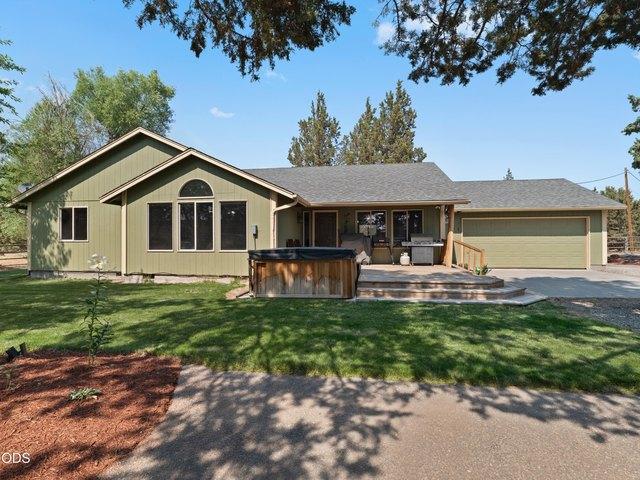 10898 NW Kingwood Dr, Redmond, OR 97756