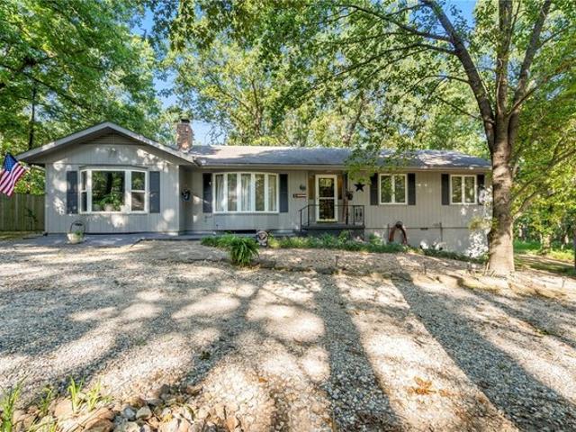 10899 Hummingbird Rd, Gravette, AR 72736