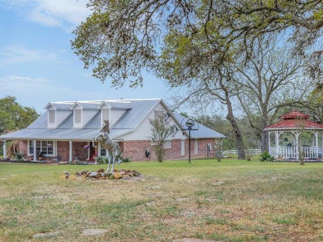 1089 Club Ln, Columbus, TX 78934