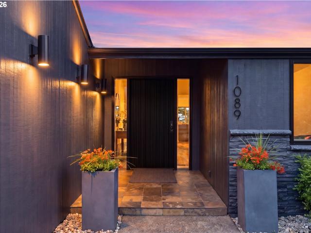 1089 sw summit view dr