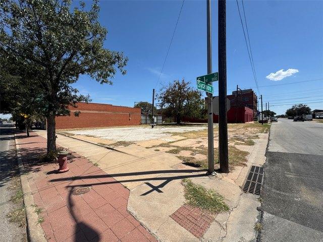1089 S 1st St, Abilene, TX 79602
