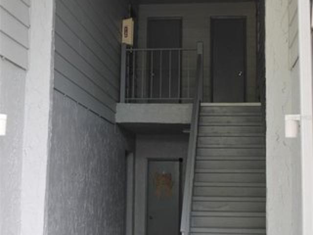 10800 US Highway 19 N Apt 220, Pinellas Park, FL 33782