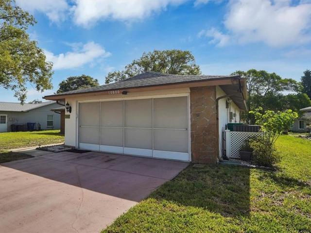 10800 Los Santos Dr, Port Richey, FL 34668