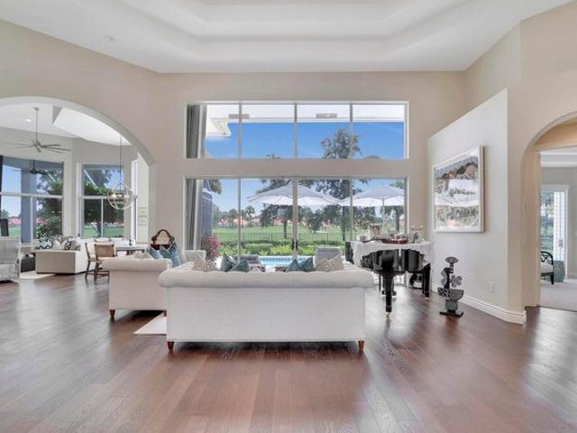 10802 Egret Pointe Ln, West Palm Beach, FL 33412