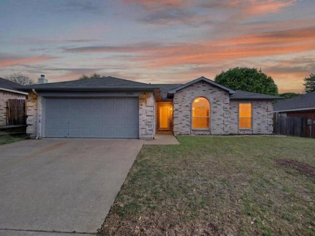 10804 Edgewater Dr, Benbrook, TX 76126