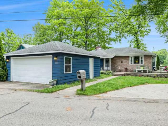 10804 RIVERVIEW DR, BIG RAPIDS, MI 49307 Single Family Residen.