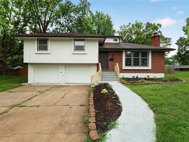 10805 E 65th St, Raytown, MO 64133