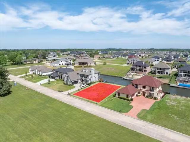 10808 Bourbon St, Willis, TX 77318