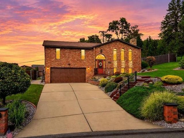 10809 Hunters Woods Ln, Irwin, PA 15642
