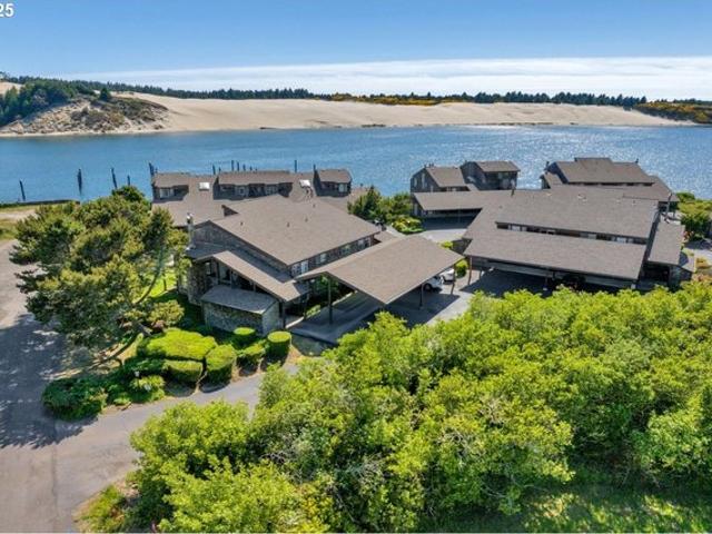 1080 Bay St Apt 19, Florence, OR 97439