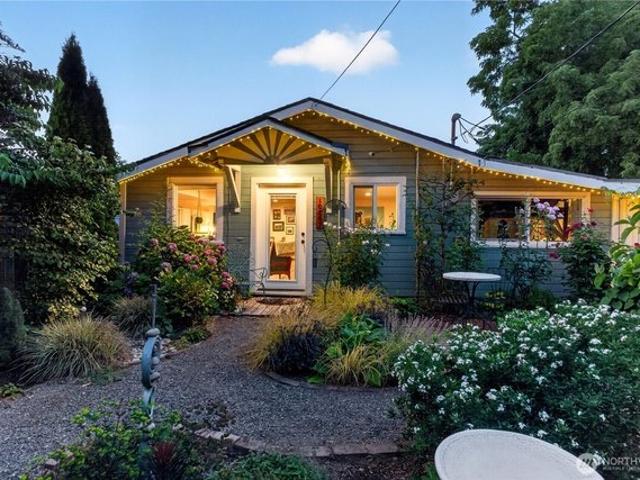 1080 st Street Ct E, Puyallup, WA 98372