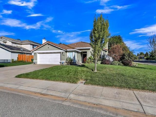1080 Zumstein Dr, Ripon, CA 95366