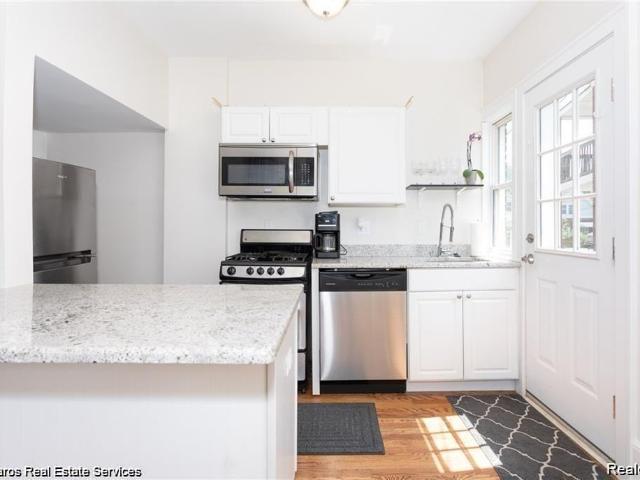 1080 #15008 Wayburn Street