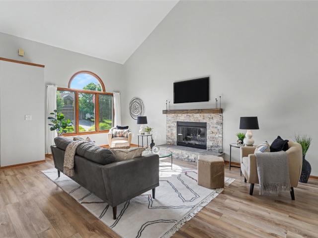 1080 3rd Street