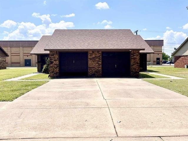 108/110 Westbury Rd, Ponca City, OK 74601