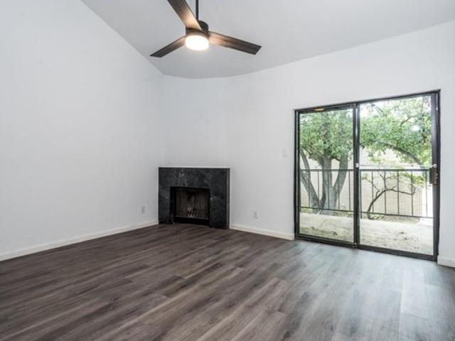 10811 Richmond Ave Apt 109, Houston, TX 77042