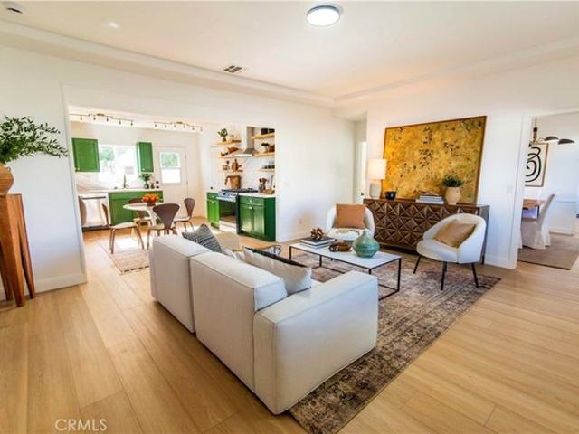10816 Calvert St, North Hollywood, CA 91606