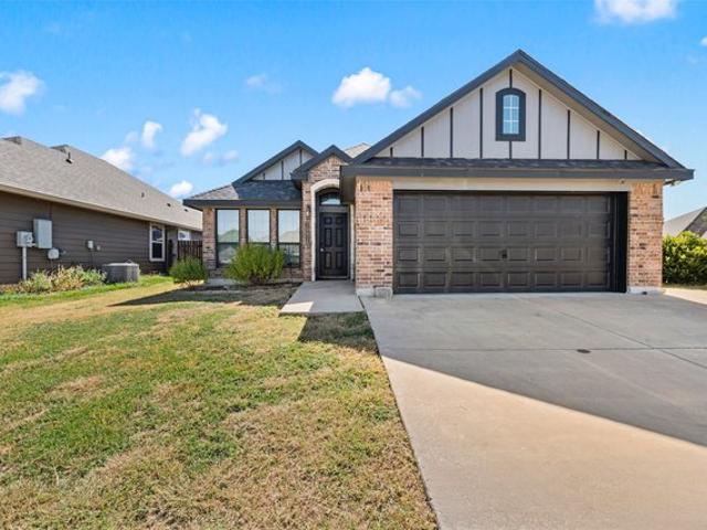 10816 Kestrel Ct, Waco, TX 76708