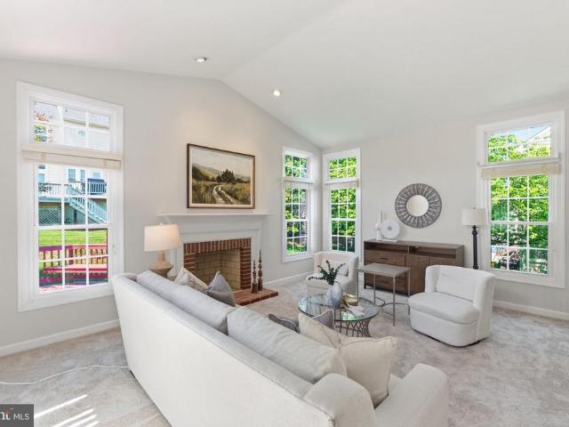 10816 Maplecrest Lane