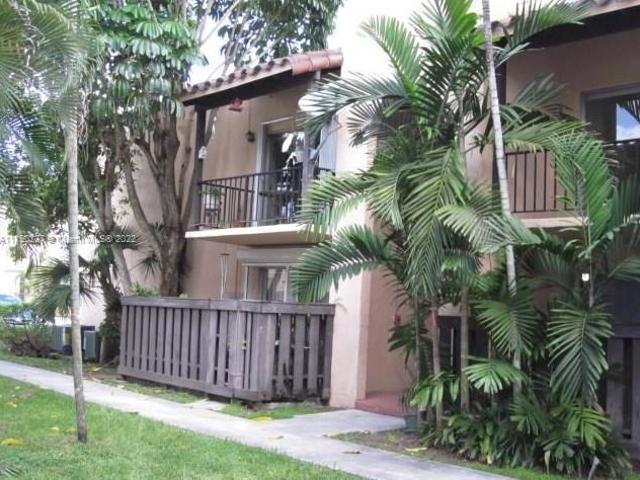 10816 N Kendall Dr #R8 Miami, FL 33176