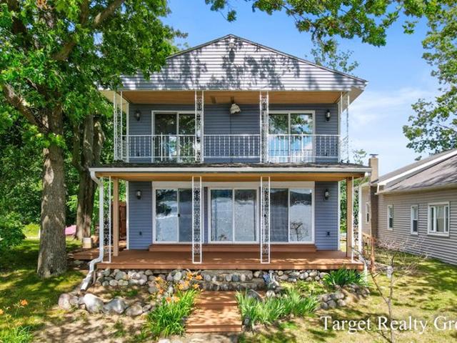 10818 Stoney Point Dr, Delton, MI 49046
