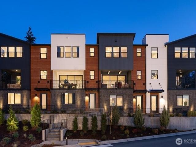 10819 th Ln NE Unit D, Kirkland, WA 98033