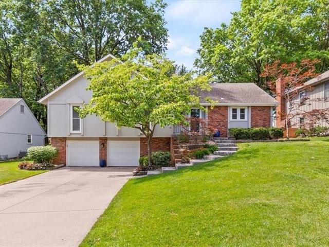 10819 W 102nd St, Overland Park, KS 66214