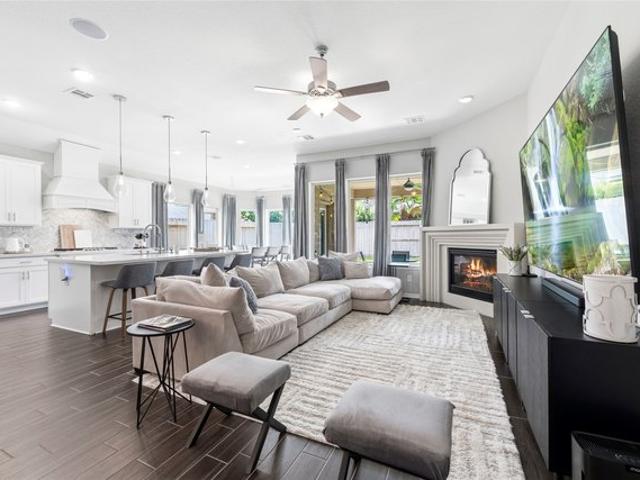 10819 Crestwood Point Cir, Cypress, TX 77433