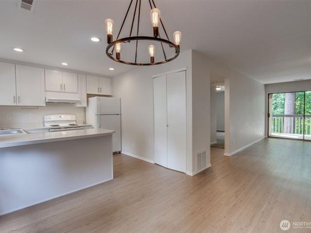 10819 NE 37th Pl Apt 224, Bellevue, WA 98004