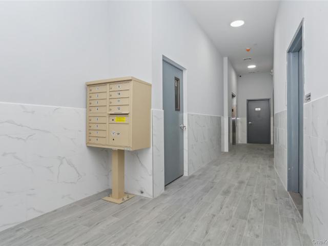 1081 Anderson