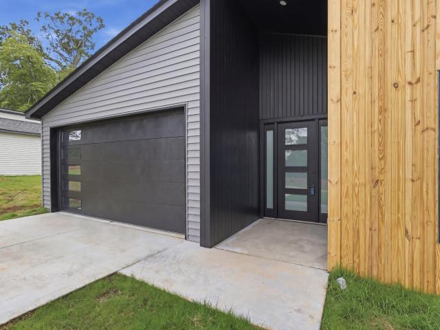 1081 Country Club Road