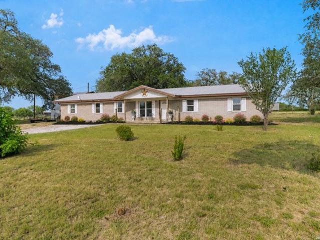 1081 County Road 773, Devine, TX 78016