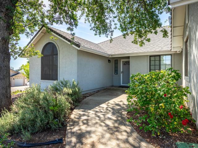 1081 Edgewater Court