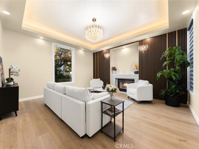 1081 Loma Avenue