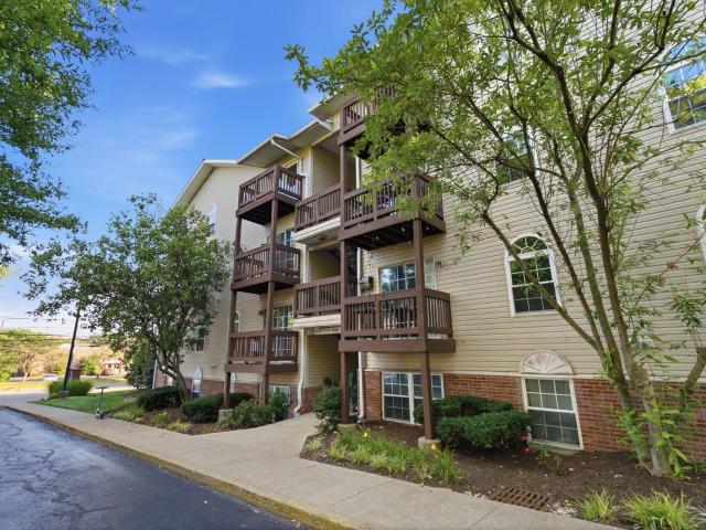 1081 S Broadway # 401